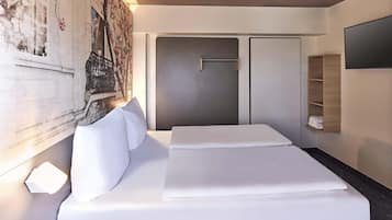 Escrivaninha, cortinas blackout, quartos à prova de som