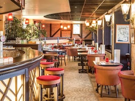 Almoços e jantares servidos, incluindo cozinha regional