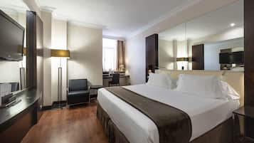 1 quarto, minibar, cofre com capacidade para portátil, secretária