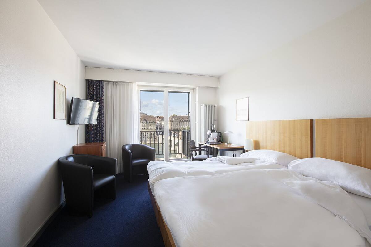 Quarto Duplo Deluxe (River Rhine View) | Minibar, cofre no quarto, quartos insonorizados, ferro/tábua de engomar 