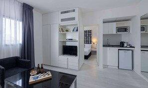 Suite Júnior, 1 cama queen-size, não fumadores, kitchenette | Cofre no quarto, secretária, quartos insonorizados 
