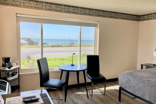 Quarto Premium, 1 cama king-size, não fumadores, vista para o oceano | Roupa de alta qualidade, camas de colchão viscoelástico, secretária