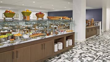 Pequeno-almoço tipo buffet diário (18.99 USD por pessoa)
