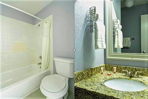 Casa de banho com banheira, sanita e lavatório com bancada de granito.