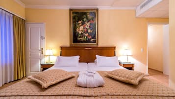 Quarto duplo standard, 2 camas de solteiro | Frigobar, escrivaninha, ferros/tábuas de passar roupa