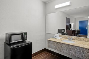 Quarto, 1 cama king-size | Casa de banho