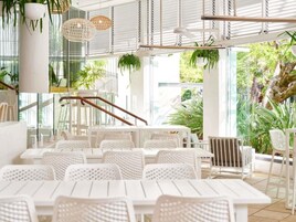 3 bares/lounges, um bar à beira da piscina, um bar junto à piscina 