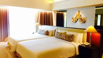 Suite Presidencial, 2 quartos, 2 casas de banho, Vista para a cidade | Cofre no quarto, secretária, cortinas/cortinados opacos