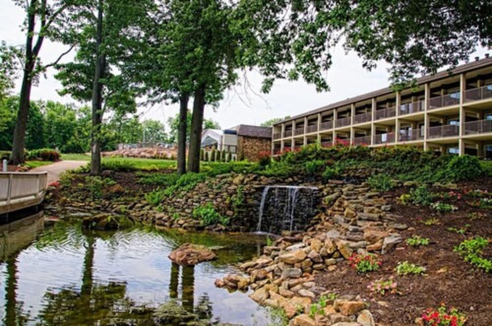 Fourwinds Lakeside Inn & Marina - Brown County, IN
