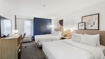 Quarto, 2 camas de casal | Escrivaninha, ferros/tábuas de passar roupa, Wi-Fi de cortesia