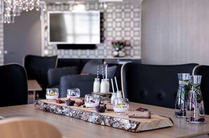 Roupa de alta qualidade, camas de colchão viscoelástico, minibar 