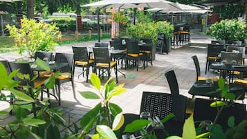 Almoços e jantares servidos, incluindo cozinha francesa