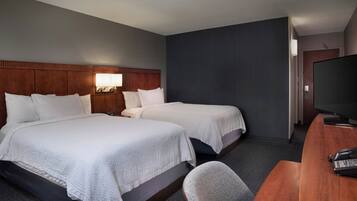 Quarto, 2 camas de casal | Roupas de cama premium, cofres nos quartos, escrivaninha