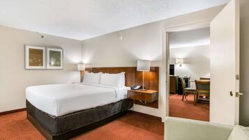 Cofre no quarto, secretária, ferro/tábua de engomar, Wi-fi grátis