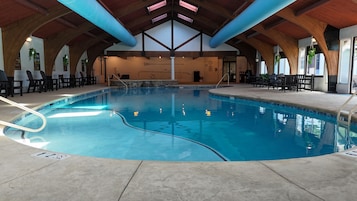 Piscina interior, da(s) 8:00 à(s) 22:00, espreguiçadeiras
