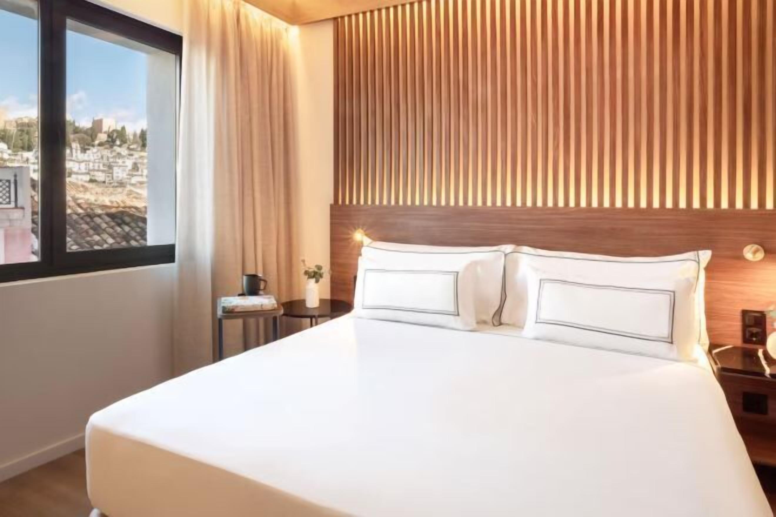 Roupa de alta qualidade, minibar, cofre com capacidade para portátil 