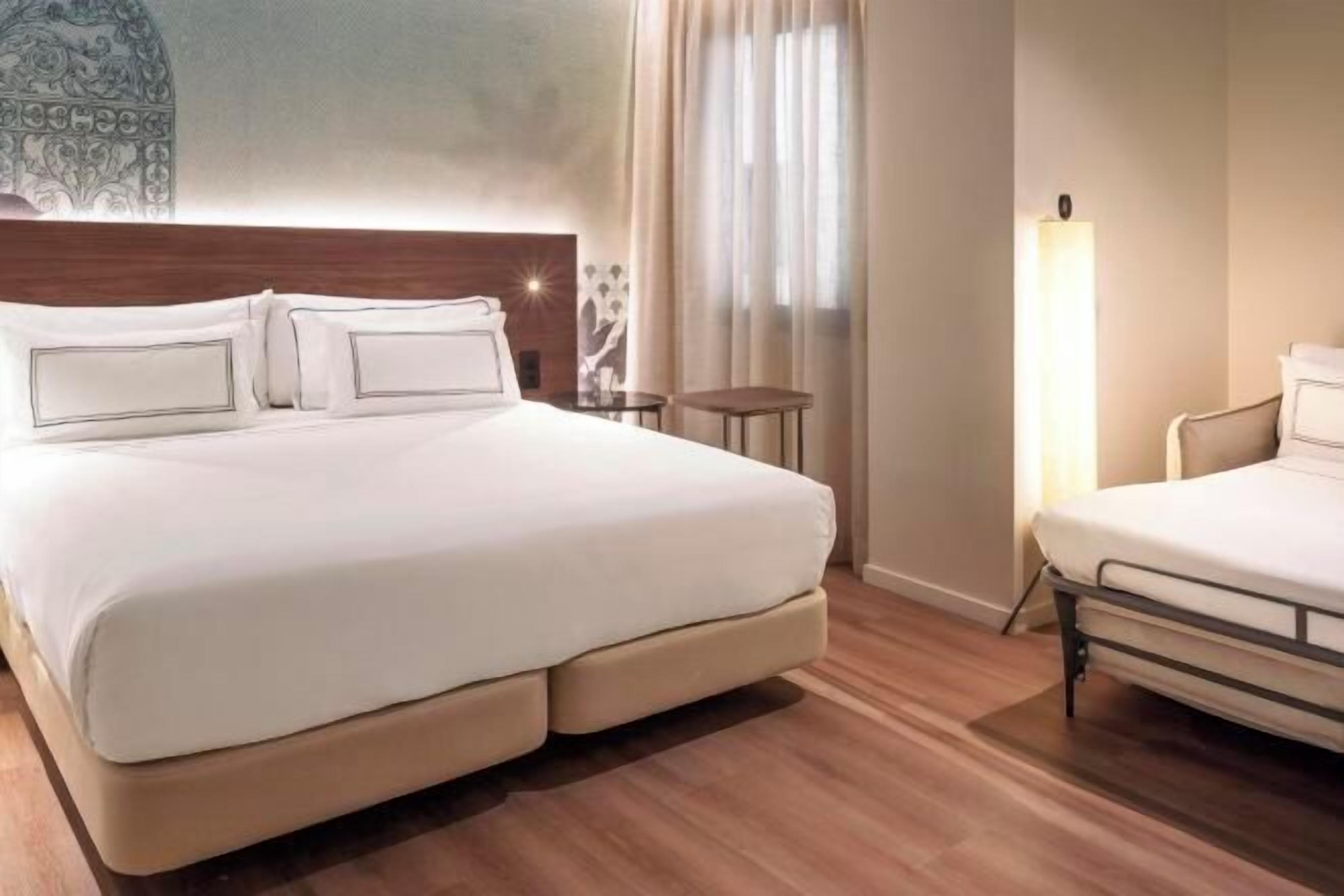 Roupa de alta qualidade, minibar, cofre com capacidade para portátil 
