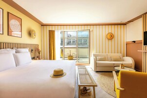 Suíte júnior, 1 cama King e sofá-cama, terraço (view) | Roupas de cama premium, cofres nos quartos, escrivaninha