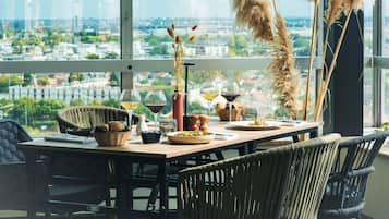 Almoço e jantar, culinária europeia moderna