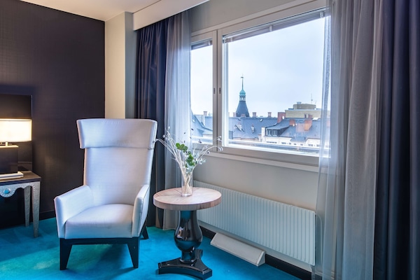 Suite Júnior | Roupa hipoalergénica, minibar, cofre no quarto, secretária