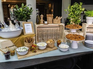Pequenos-almoços, almoços, jantares servidos, cozinha americana 