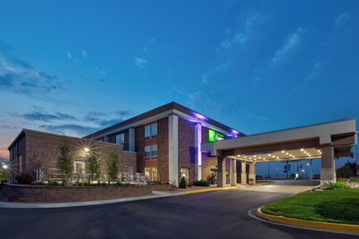 Holiday Inn Express & Suites Eden Prairie – Minneapolis by IHG