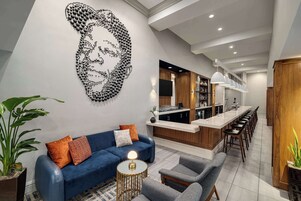 Almoços e jantares servidos, incluindo cozinha americana 