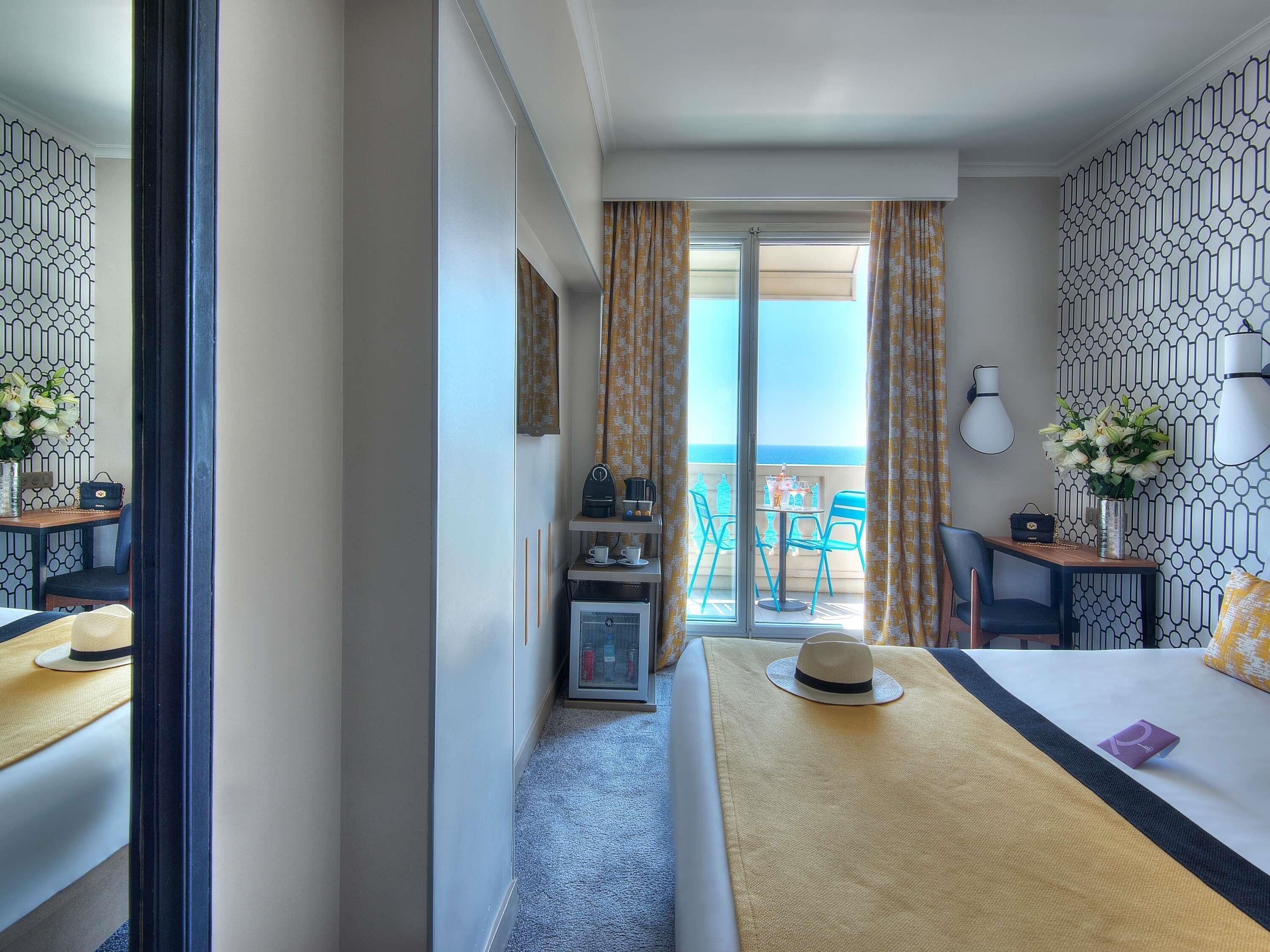 Quarto superior, sacada, vista para o mar | Roupas de cama premium, cofres nos quartos, escrivaninha
