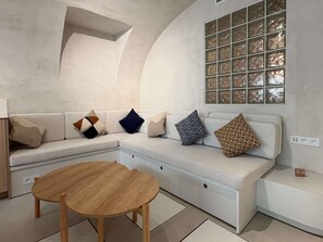 Apartamento de Luxo, várias camas | Roupa de alta qualidade, cofre no quarto, secretária 