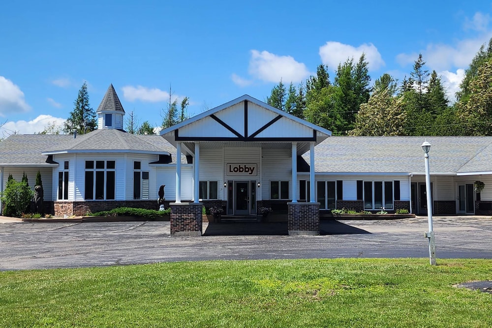 Econo Lodge Lakeshore - Míchigan