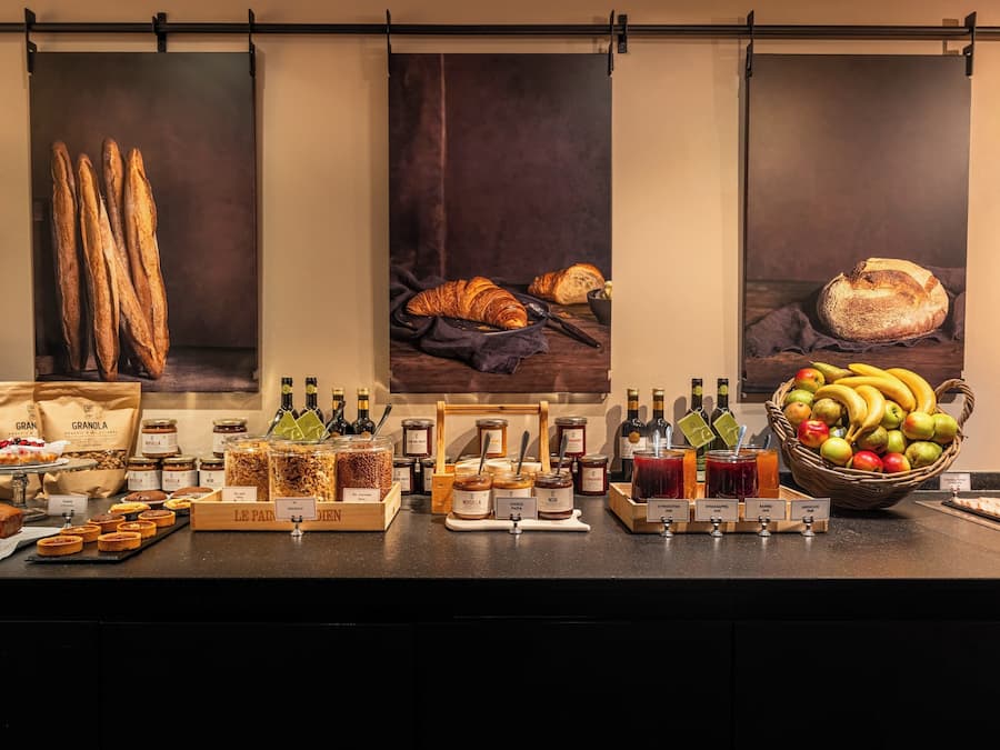 Café da manhã com buffet diário (EUR 17.50 por pessoa)