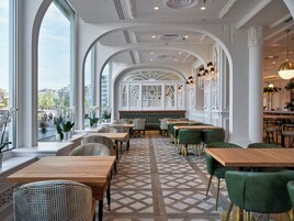 Pequenos-almoços servidos, cozinha local, com vista para o oceano 