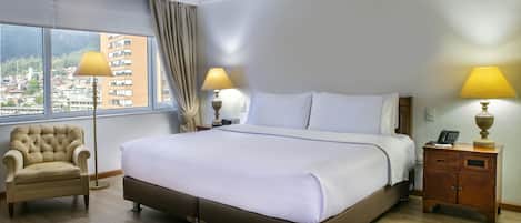 Habitacion Junior Suite | Roupas de cama premium, cofres nos quartos, escrivaninha