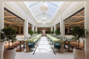 4 restaurantes, pequenos-almoços servidos, cozinha internacional 