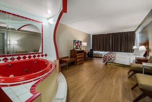 Suite, 1 cama king-size, não fumadores, banheira de hidromassagem | Roupa de alta qualidade, cortinas/cortinados opacos 