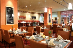 Pequeno-almoço tipo buffet diário (29 EUR por pessoa) 