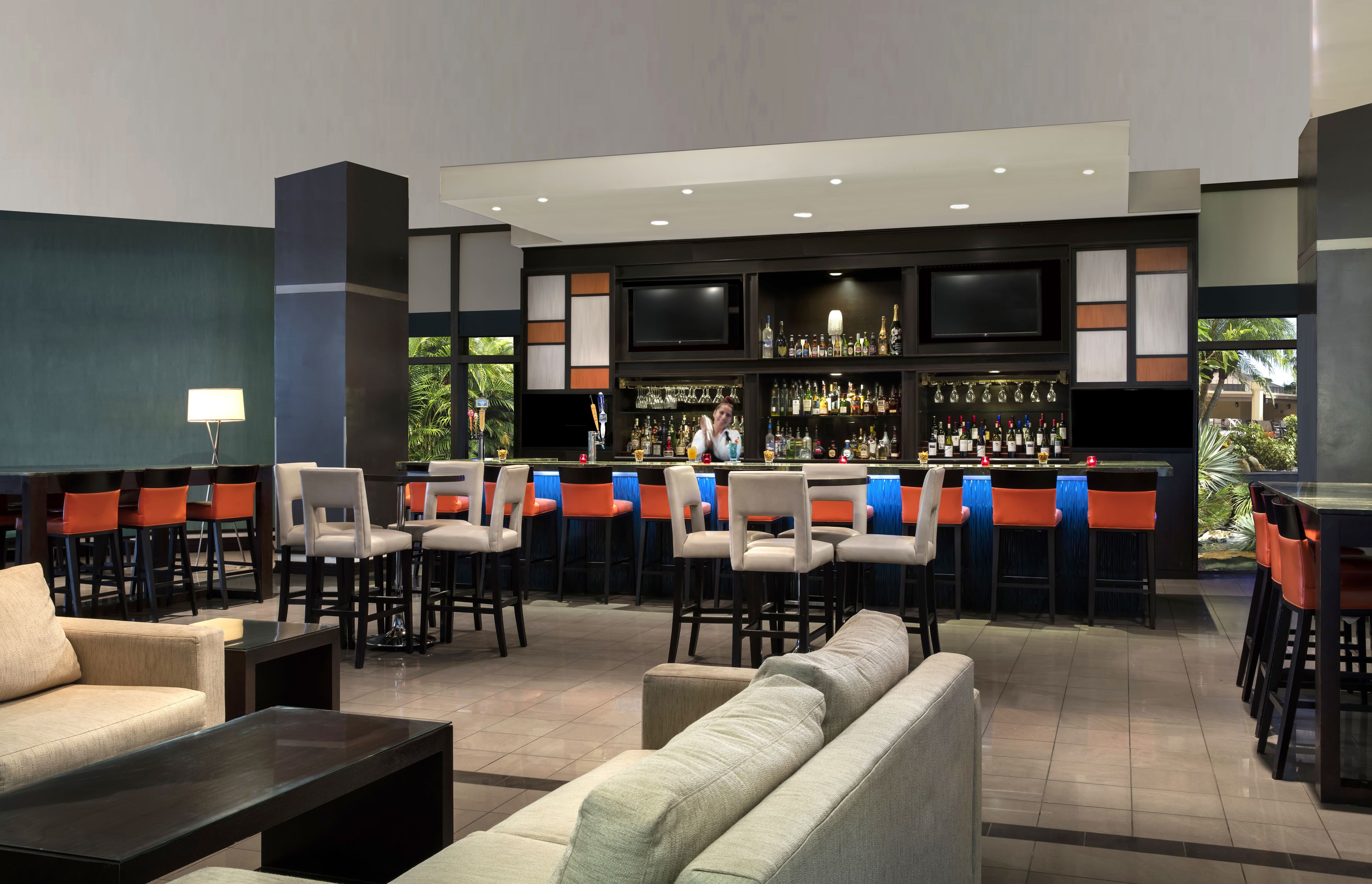 Serve almoços, jantares e happy hour 