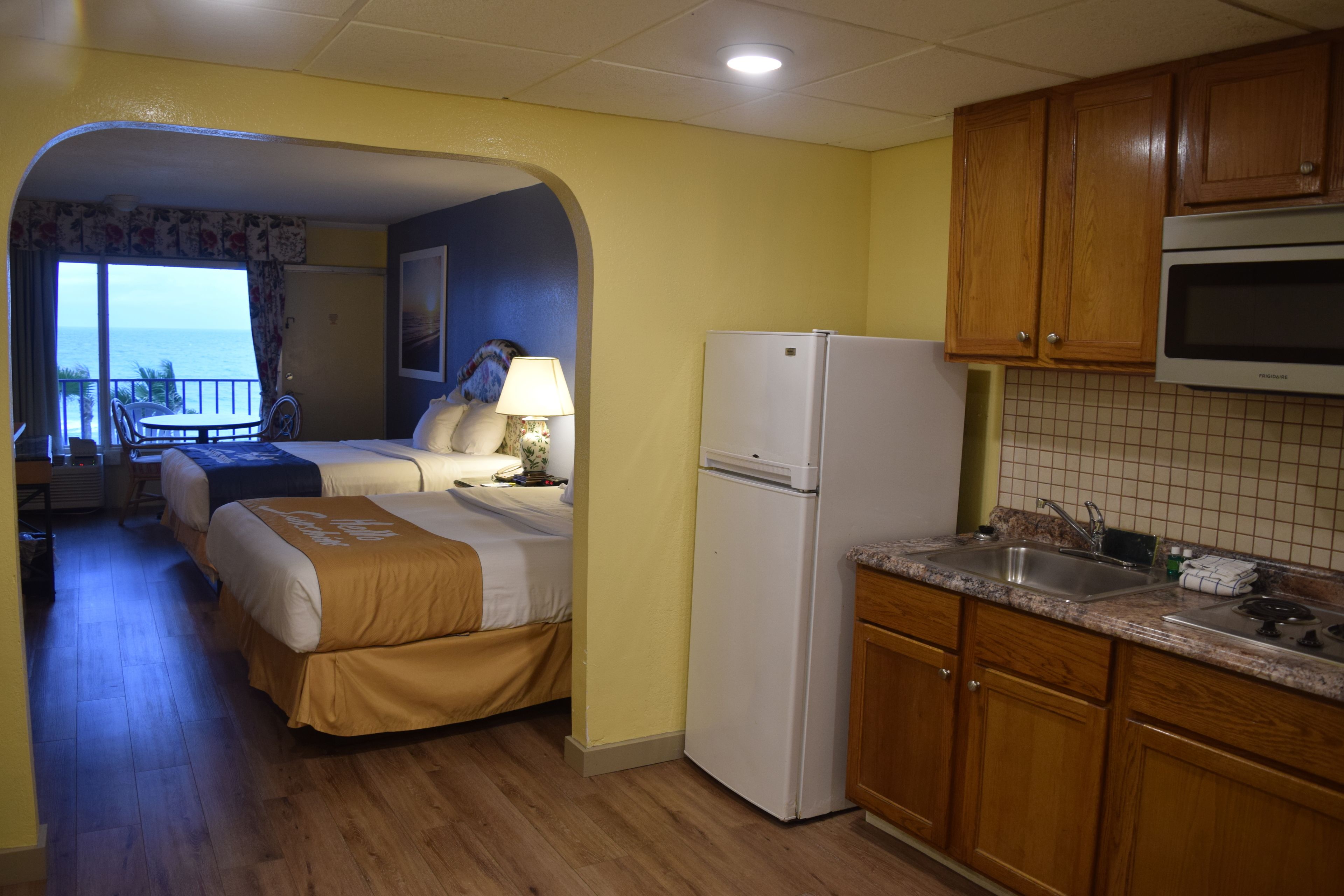 Days Inn by Wyndham Panama City Beach/Ocean Front in Panama City Beach ...