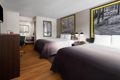 Super 8 by Wyndham Helen