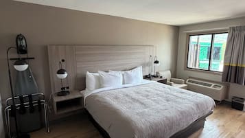 Quarto Standard, 1 cama king-size, não fumadores | Ferro/tábua de engomar, berços/camas para crianças grátis, Wi-fi grátis