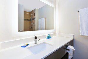 Produtos de toalete grátis, secador de cabelo, toalhas de banho 
