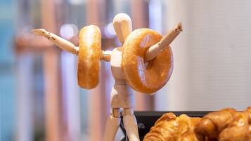 Café da manhã com buffet todos os dias (EUR 18 por pessoa)