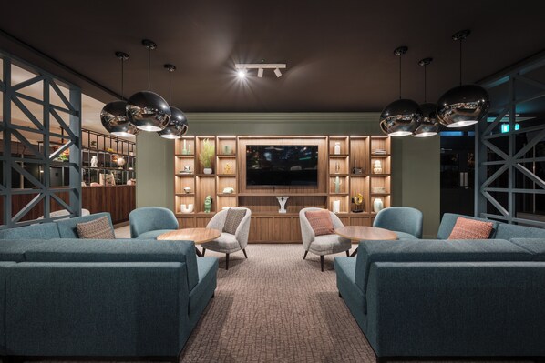 Pequenos-almoços, almoços, jantares servidos, cozinha internacional 