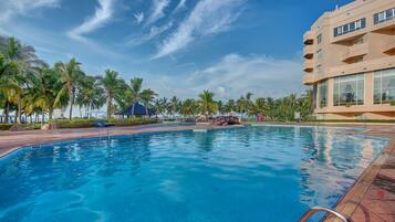 3 piscinas exteriores, da(s) 7:00 à(s) 20:00, toldos gratuitos