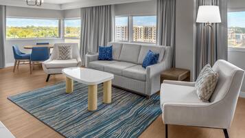 Suíte presidencial, para não fumantes | Área de estar | TV LCD 37 polegadas com canais a cabo, TV