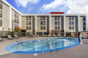 Piscina exterior sazonal 