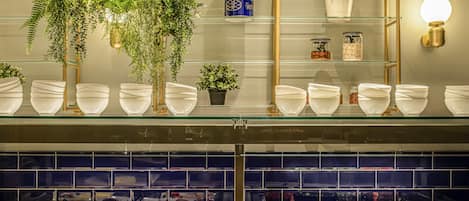 Café da manhã com buffet diário (EUR 25 por pessoa)