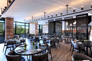 4 restaurantes: opção de café da manhã, almoço e jantar
