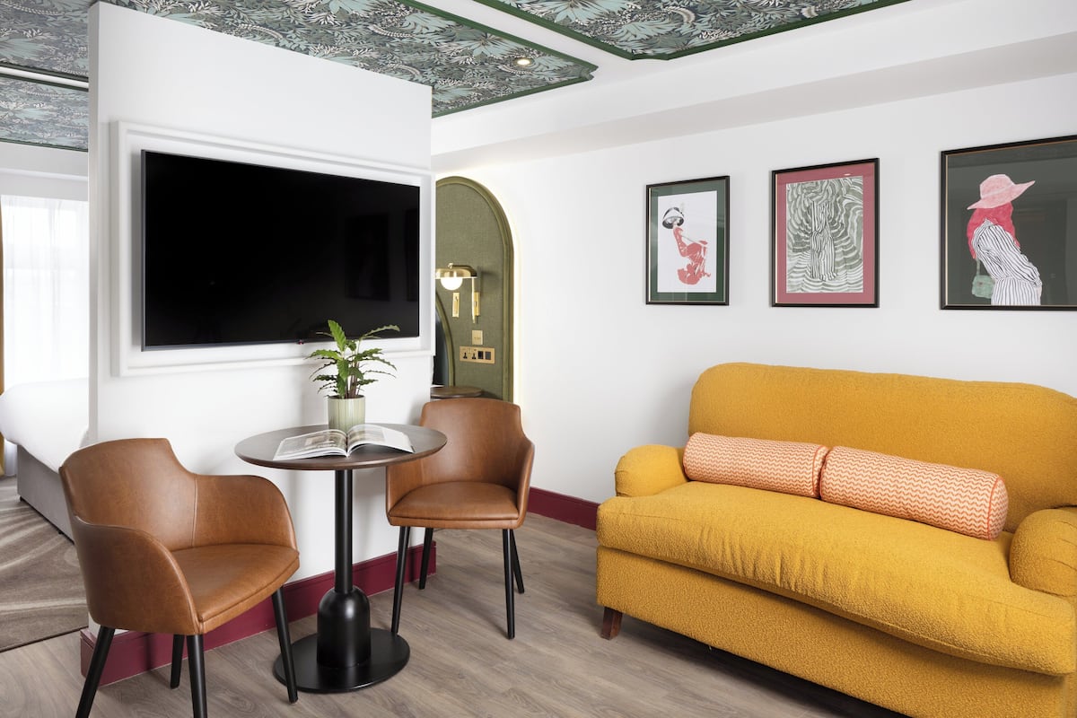 Suíte, 1 quarto | Frigobar, cofres nos quartos, escrivaninha