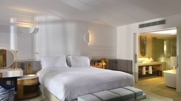 Suíte, 1 cama King, vista para o oceano (Opera,Beach Access,Balcony or Terrace) | Frigobar, cofres nos quartos, escrivaninha, cortinas blackout